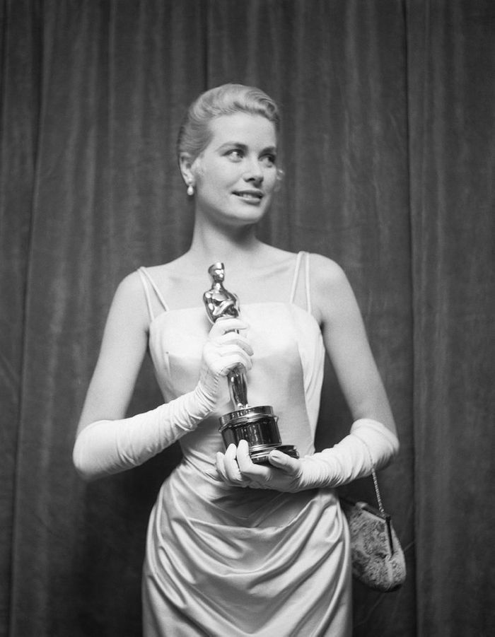 Oscars 1955 - Grace Kelly, une princesse hollywoodienne - Elle Oscars 1955 - Grace Kelly, une princesse hollywoodienne - Elle